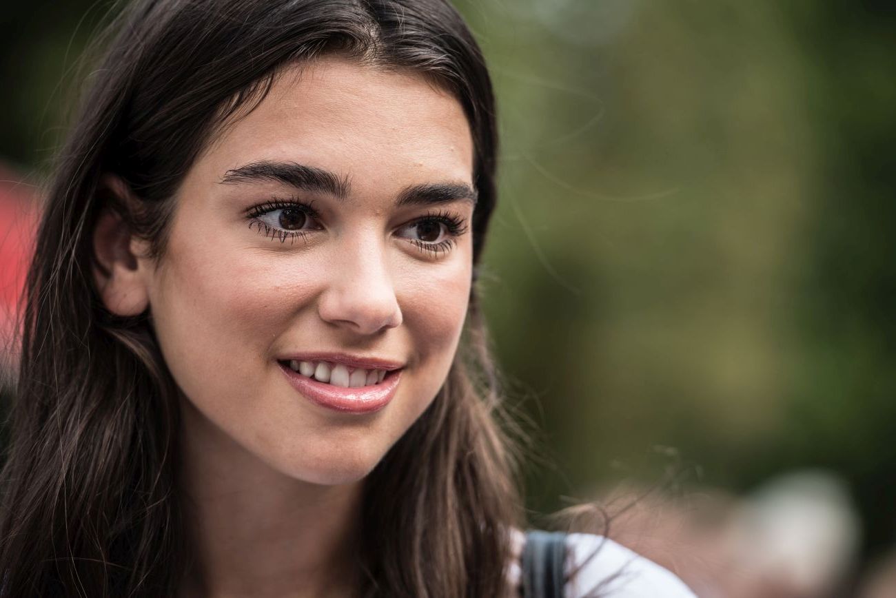Dua Lipa – wzrost. Czy wiesz, jak wysoka jest gwiazda?